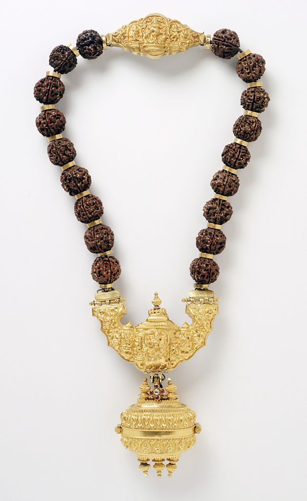 Clothing in Medieval South India Before Sultanates - Purushu Arie